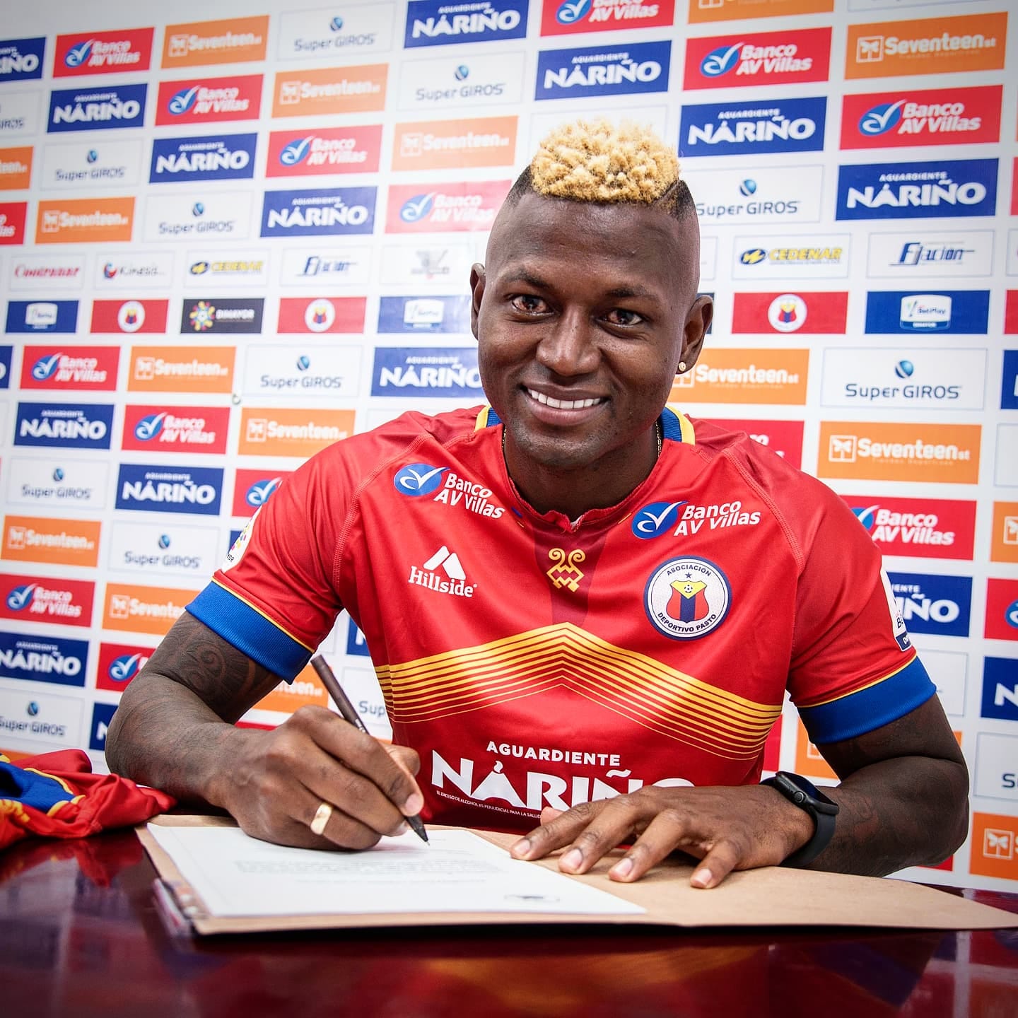 EL GOLEADOR DUVIER RIASCOS, ¡¡ES VOLCÁNICO!! - Deportivo News